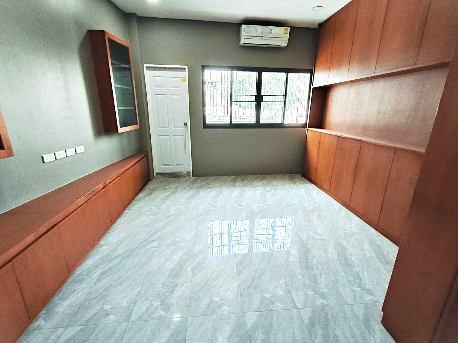 Commercial building for sale, 4 floors, 15.4 sq m., Soi Char