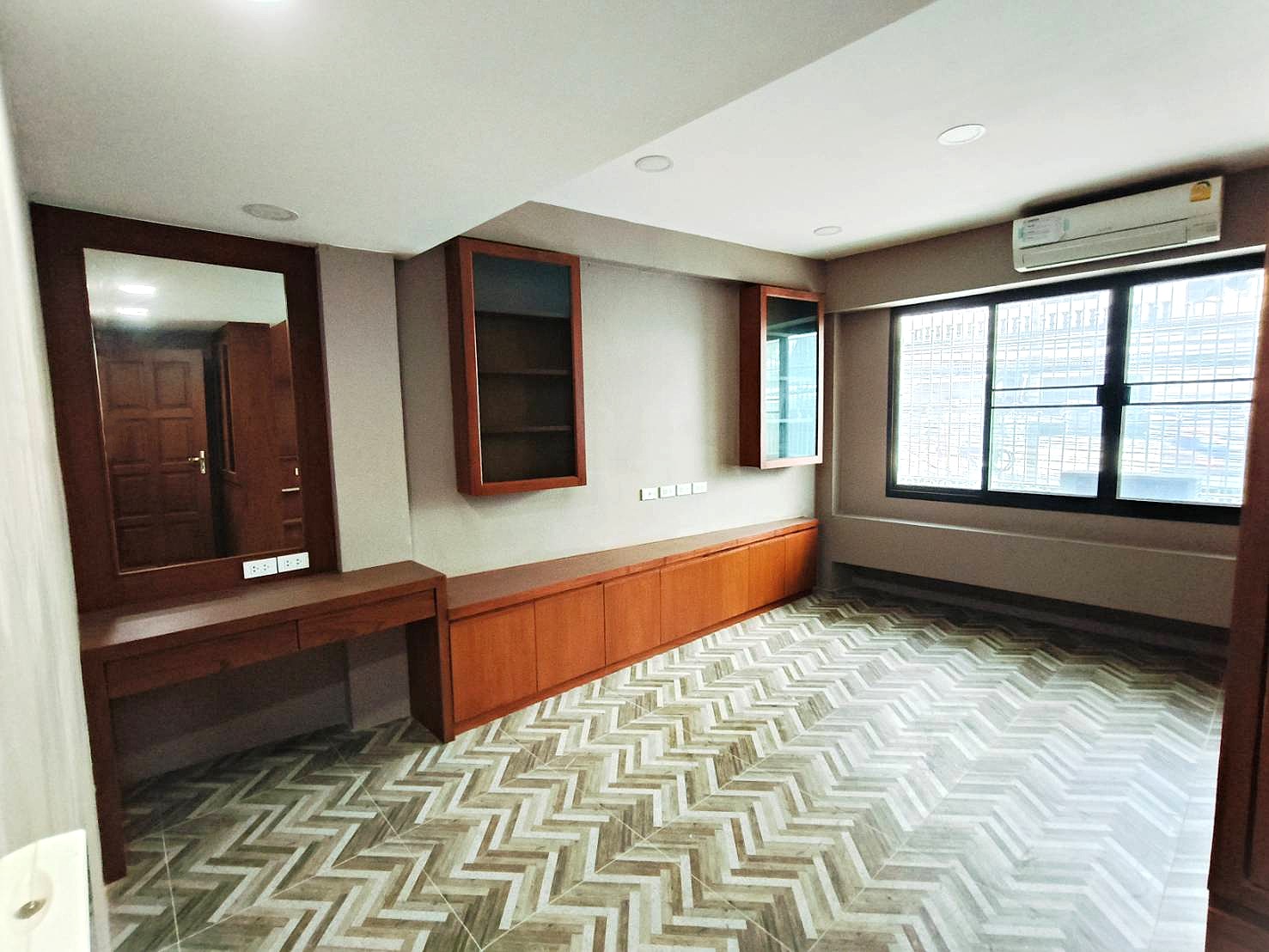 Commercial building for sale, 4 floors, 15.4 sq m., Soi Char